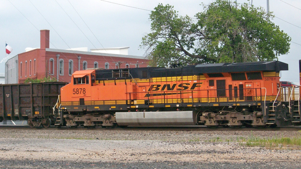 BNSF 5878